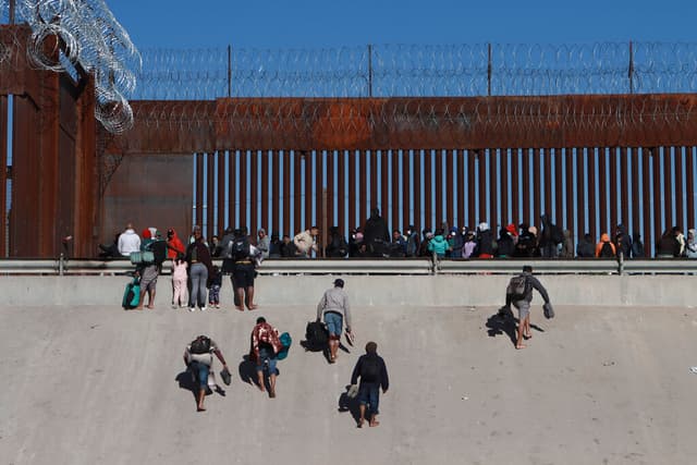 Middle Eastern Migrants Flooding Across Border and Into America From ...