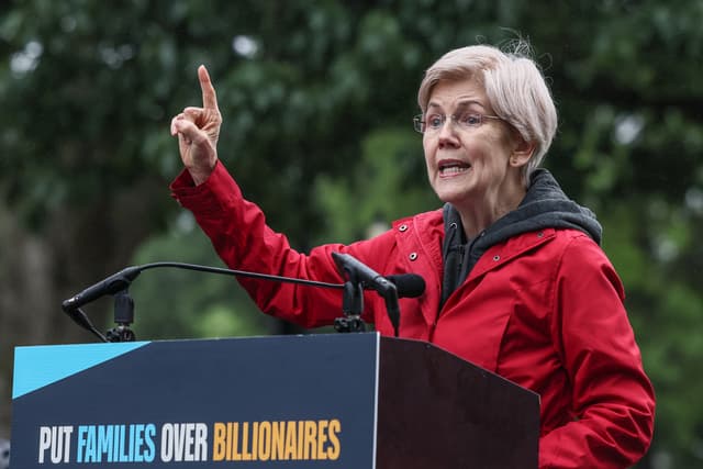 Trump Calls Longtime Foe Elizabeth Warren To Talk Housing, Credit Card ...